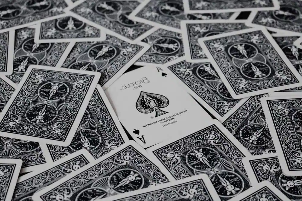 L’as de pique dans les cartes : histoire et culture